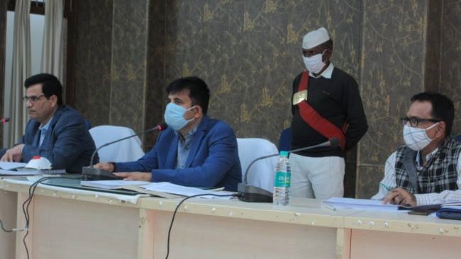 फरवरी तक पूरा करें निर्माणाधीन परियोजनाओं का कार्य : डीएम - Complete ...