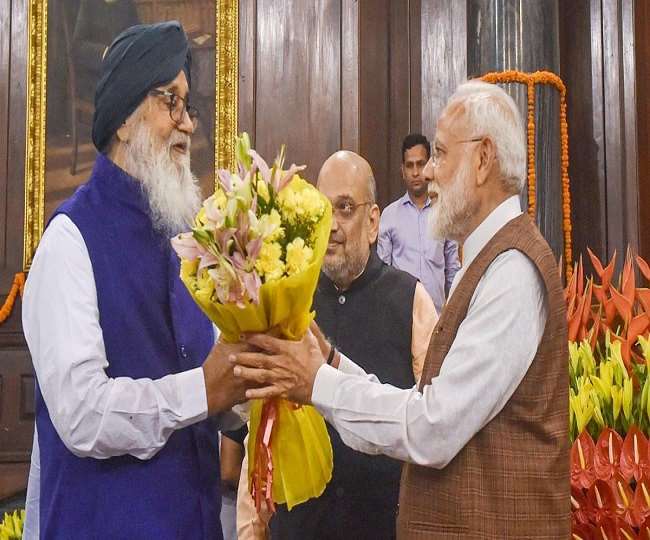 भारत बंद के बीच पीेएम मोदी ने प्रकाश सिंह बादल को किया फोन, जन्मदिन की ...