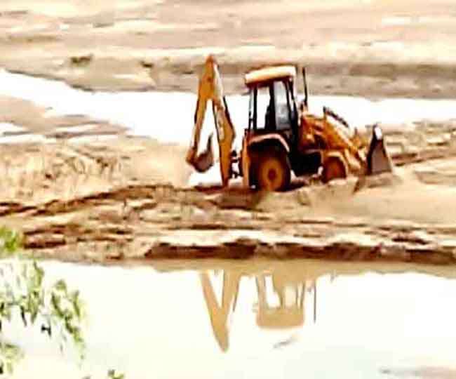 Sand Loot in Dhanbad 11 महीने में 164 दफा चला छापामारी अभियान फिर भी ...