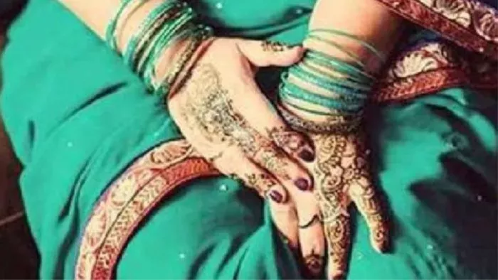 दूल्हे की उम्र 32 साल जानकर घर से भाग गई थी युवती, फिर 58 साल के अधेड़ ...