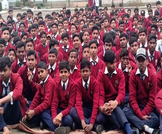Navodaya Vidyalaya Chatra नवोदय विद्यालय के बच्चे अव्यवस्था के खिलाफ ...