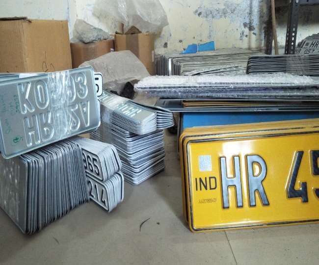 हाई सिक्योरिटी नंबर प्लेट के साथ वाहनों पर ये स्टीकर लगाना अनिवार्य ...