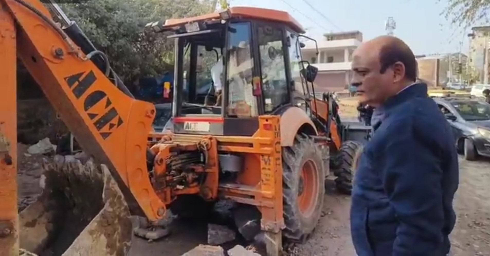 Bulldozer Action: फरीदाबाद में फिर गरजा बुलडोजर, एक्शन से व्यापारियों ...