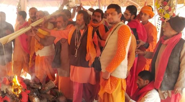 पूर्णाहुति के साथ संपन्न हुआ अतिरुद्र महायज्ञ - yagya emd with hawan ...