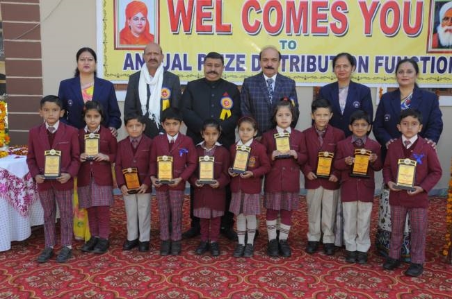 पुरस्कार बच्चों के मन में भरते हैं उत्साह - dav school una celebrated ...