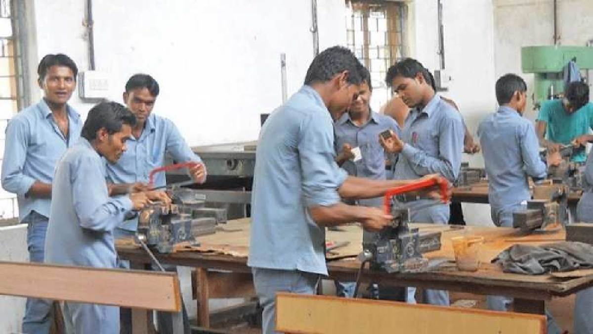 CBSE की तर्ज पर ITI के लिए भी हो अलग बोर्ड; नीति आयोग ने सरकार को दिया ... CBSE की तर्ज पर ITI के लिए भी हो अलग बोर्ड; नीति आयोग ने सरकार को दिया ...