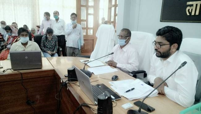 विकास योजनाओं का लाभ देकर ग्रामीणों की करें मदद : उपायुक्त - dc done ...