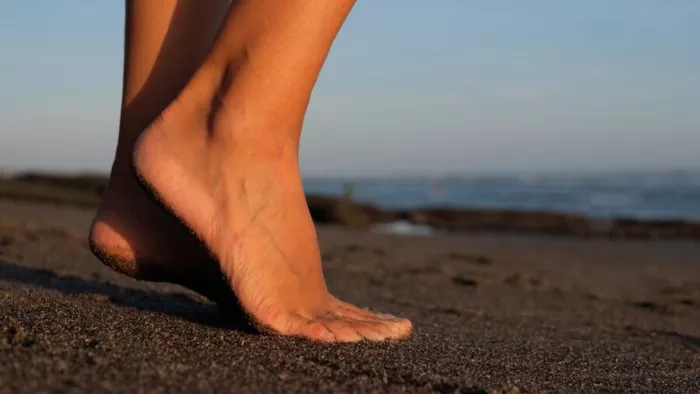 Tanning Removal Tips: पैरों में हो गई जिद्दी टैनिंग,तो इन उपायों से ...
