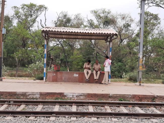 रेलवे जीएम के आदेश का हिलसा स्टेशन पर नहीं दिखा असर - Railway GMchar(39 ...