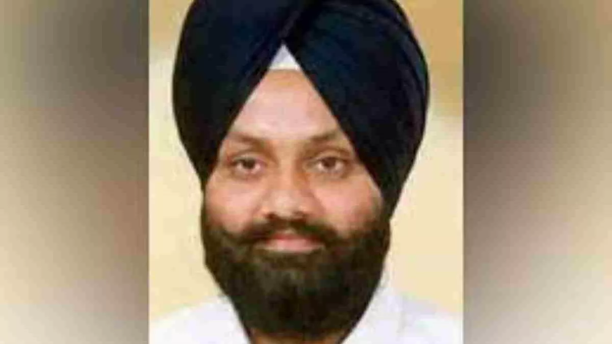 अकाली दल के नेता इंदर इकबाल सिंह अटवाल और अन्नाद्रमुक के डॉ. मैत्रेयन ...