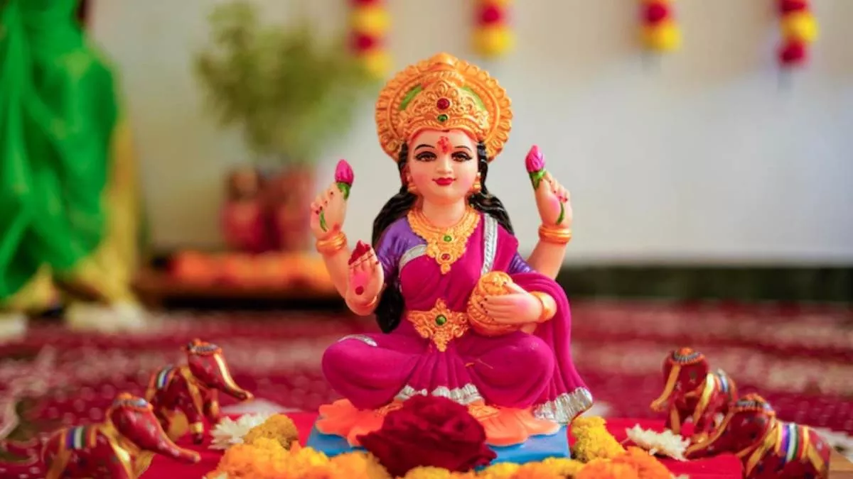 Laxmi Mata: ये 5 संकेत बताते हैं कि आपके घर जल्द आने वाली हैं मां ...