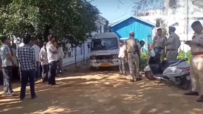 Udhampur Acccident: रफ्तार का दिखा कहर, मंदिर जा रहे युवकों की दो बाइक ...