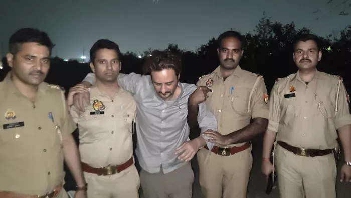 Noida Encounter: पुलिस और बदमाशों के बीच चलीं ताबड़तोड़ गोलियां, मुठभेड़ में दो बदमाश घायल; नकली ...