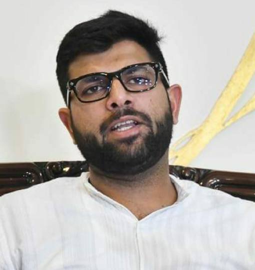 चेहरे और चौधर के बीच वजूद की जंग