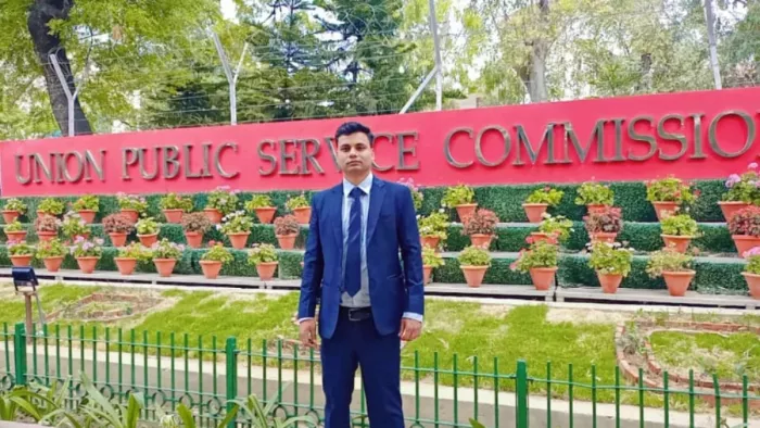 अच्छे पैकेज की नौकरी छोड़ी, फिर 6 साल तक की UPSC की तैयारी; राहुल राज ...