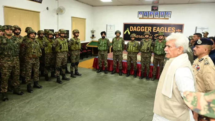 How's The Josh? जवानों का जवाब सुनकर LG मनोज सिन्हा का सीना हुआ चौड़ा ...