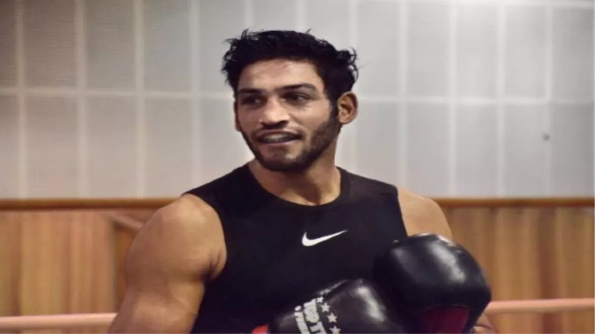 राष्ट्रमंडल खेलों में स्वर्ण पदक पर हिमाचल के मुक्‍केबाज आशीष चौधरी की ...