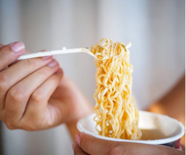 Instant Noodles खाने के ये नुकसान जानकर आप भी हो जाएंगे परेशान! एक-दो ...