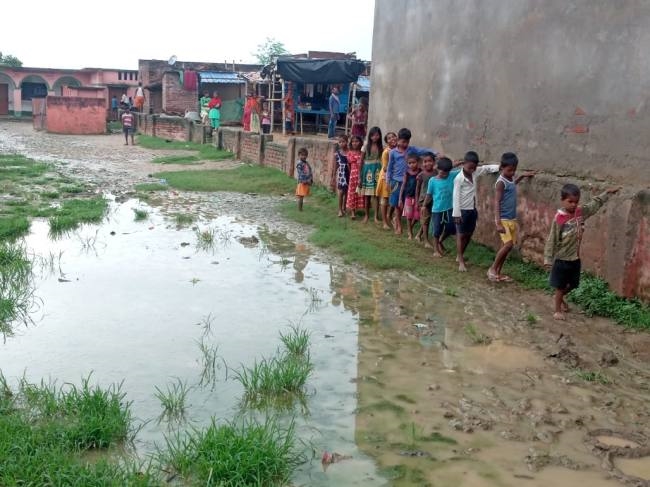 कागज पर सोख्ता, स्कूल परिसर में जलजमाव - Blotting on paper ...