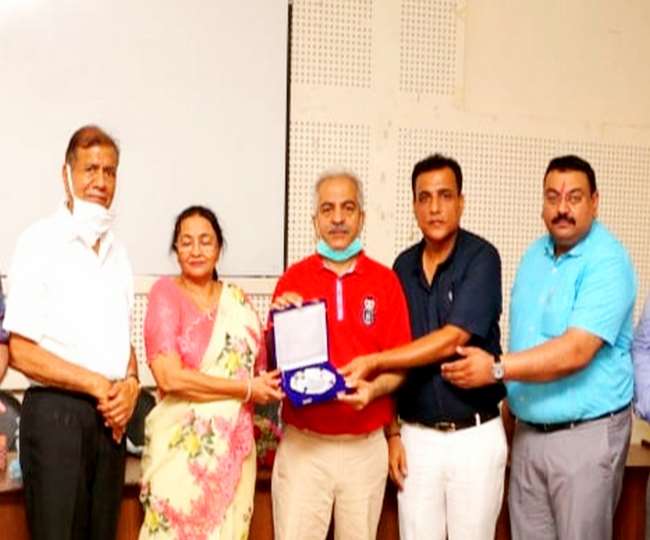 डीएवी की प्रो. करुणा मित्तल हुई सेवानिवृत्त, फेयरवेल में दिया कॉलेज को ...