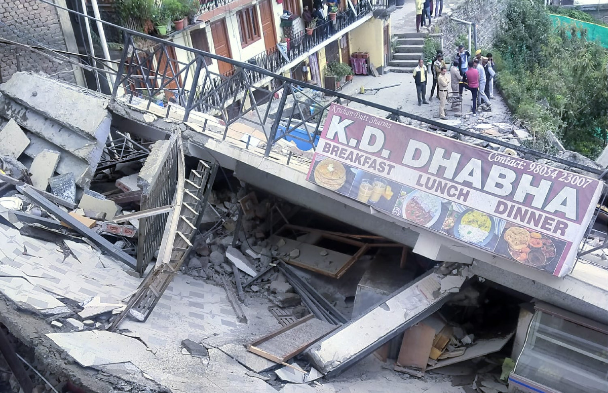 Shimla Building Collapse: शिमला के चौपाल बाजार में चार मंजिला भवन गिरा ...