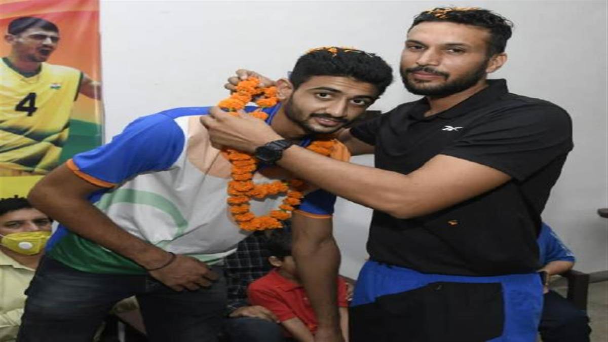 वालीबाल खिलाड़ी अमन कुमार का एशिया कप में चयन - Volleyball player Aman ...