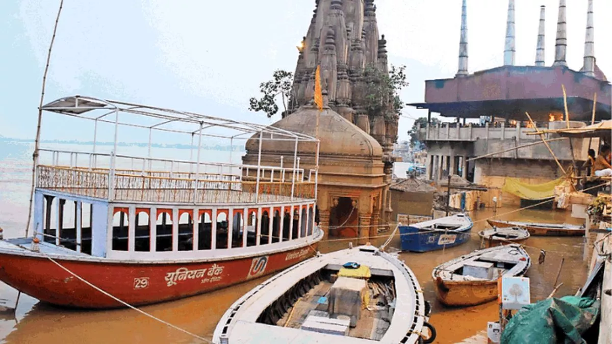 Varanasi News: मणिकर्णिका पर शवों की कतार, छत पर हो रहे दाह संस्कार ...