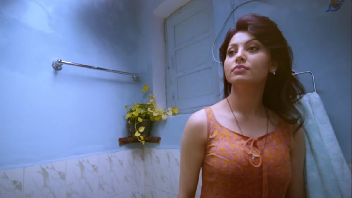 Ghuspaithiya Review: काम ना आया फर्जी बाथरूम वीडियो का दांव, थिएटर में ...