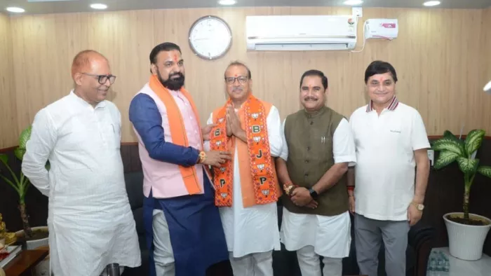 बिहार चुनाव से पहले वरिष्ठ पत्रकार ने थामा BJP का दामन, DU से लड़ चुके हैं छात्रसंघ चुनाव ...