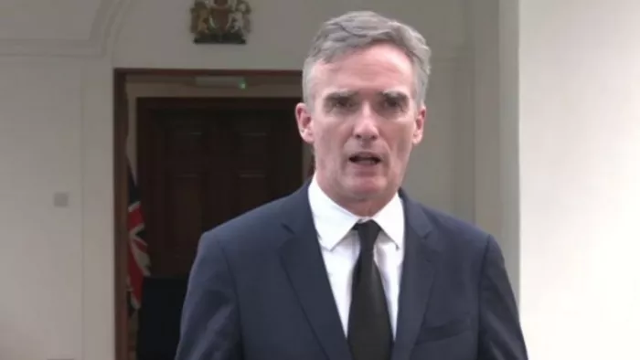 ब्रिटेन के उच्‍चायुक्‍त Alex Ellis ने दी महारानी को श्रद्धांजलि ...