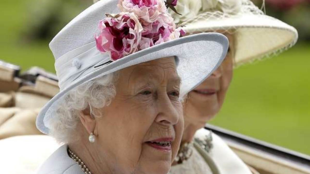 Queen Elizabeth की सत्ता के 70 साल: पति फिलिप संग 51 साल पहले घूमा था ...