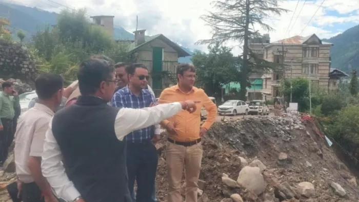 हिमाचल की तबाही देखकर केंद्रीय टीम भी रह गई दंग, सड़कें और पुल बहे ...