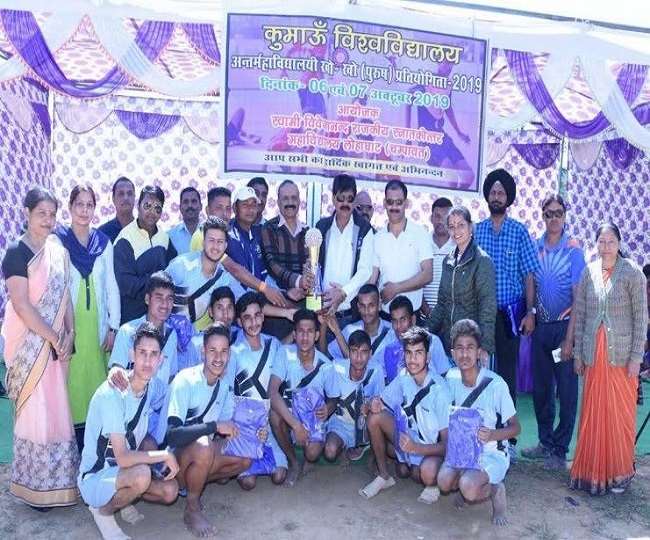 एमबीपीजी काॅलेज के पास अपना खेल मैदान नहीं फिर भी यहां के छात्र हर खेल ...