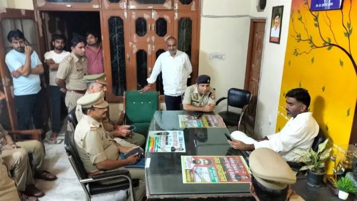 अतुल प्रधान के घर पहुंची पुलिस, थमाया नोटिस; सपा विधायक बोले- बुधवार को ...