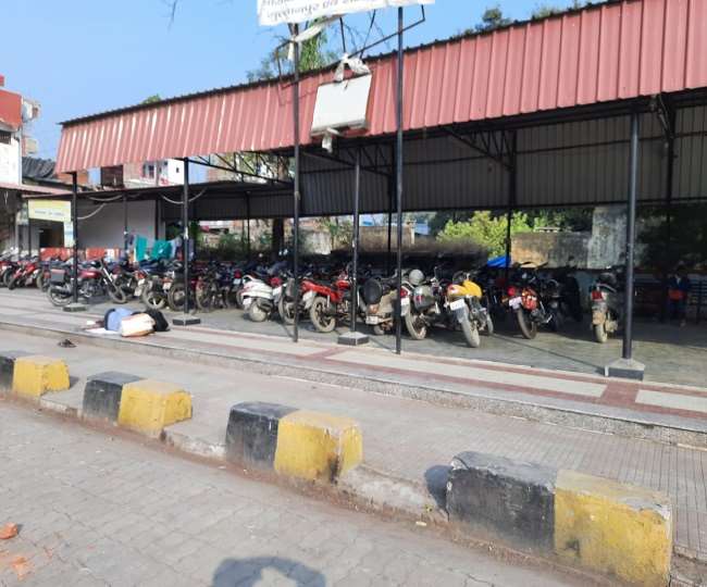 सिविल लाइंस बस अड्डे का यात्री प्रतीक्षालय बना वाहन स्‍टैंड Prayagraj ...