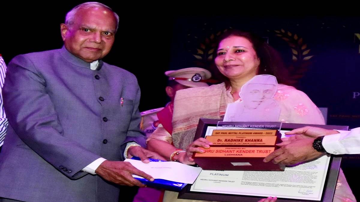 राज्यपाल पुरोहित बोले, दसवीं में फर्स्ट आने पर पिता ने बांटे थे लड्डू ...