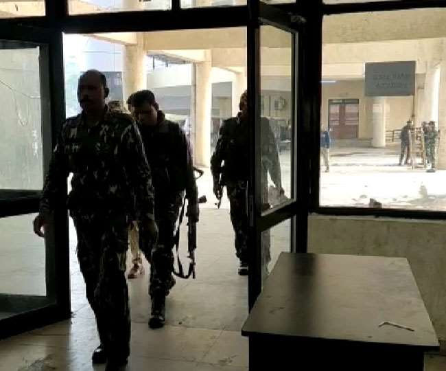 Firing in CRPF Camp: रांची में जवान ने कंपनी कमांडर को AK-47 से भूना ...