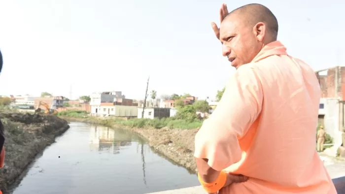 विकास की राह पर तेजी से दौड़ रहा गोरखपुर आठ महीने में मिली 4000 करोड़