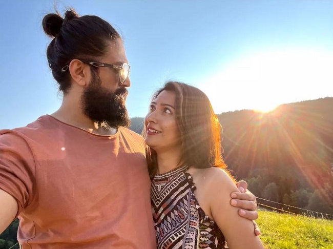 Yash 6th Wedding Anniversary: 'रॉकी भाई' की शादी की छठी सालगिरह, पत्नी ...