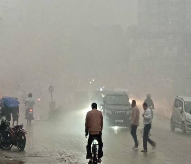 Ranchi Rain: रांची में झमाझम बारिश से हुई दिन की शुरुआत, बढ़ी कनकनी; इन ...