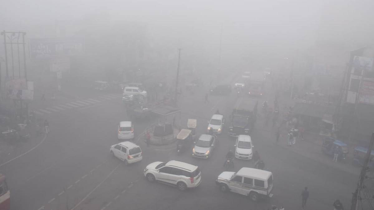 Winter In UP: यूपी में घने कोहरे के बीच IMD का कोल्‍ड डे अलर्ट, 3 ड ...