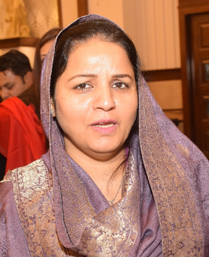 'चिता न जलवा दें तुम्हारी...' सपा व‍िधायक नसीम सोलंकी और भाजपा नेता की ...