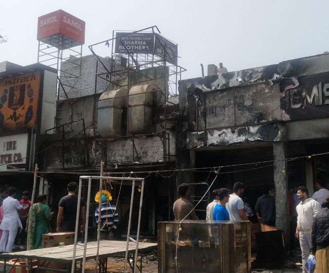 फरीदाबाद के सेक्‍टर 15 मार्केट में लगी आग से चार दुकानें जलीं लाखों का ...