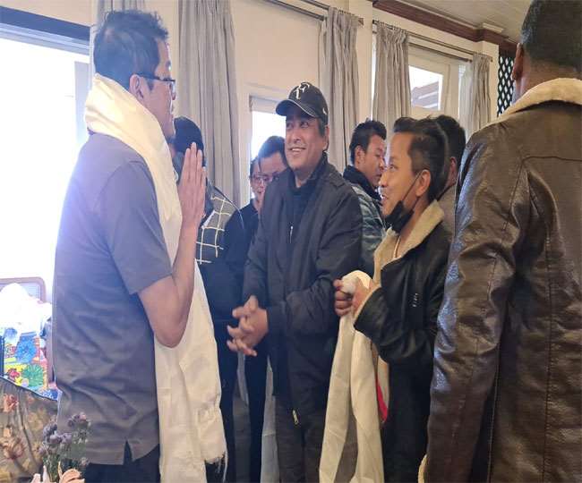 हाम्रो पार्टी अध्‍यक्ष अजय एडवर्ड ने लाल कोठी पर कब्‍जा का किया एलान ...