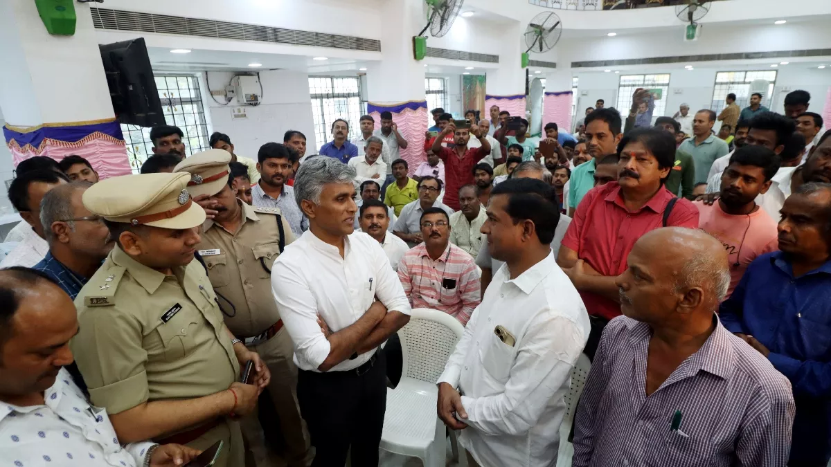 Bihar: बिहारी मजदूरों पर हिंसा को लेकर अफवाह फैलाने वालों की तलाश जारी, EOU ने फेसबुक-ट्विटर से ...