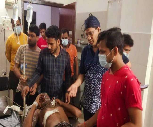 बिहार के आरा में हसुआ छीनने के विवाद ने पकड़ा तूल, युवक को अपराधियों ने ...