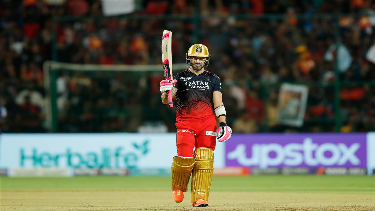RCB vs LSG: आसमान छूकर लौटी बॉल, Faf Du Plessis ने जड़ा IPL 2023 का ...