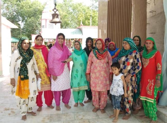 सांसद धर्मबीर की पत्नी बोली मजहब जाति से ऊपर उठकर लोगों ने किया मतदान