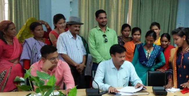 पानी से हलकान लोग विधायक पर भड़के