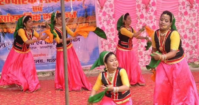 रंगीलो मुलुक म्यरो, प्यारो प्यारो गांव..